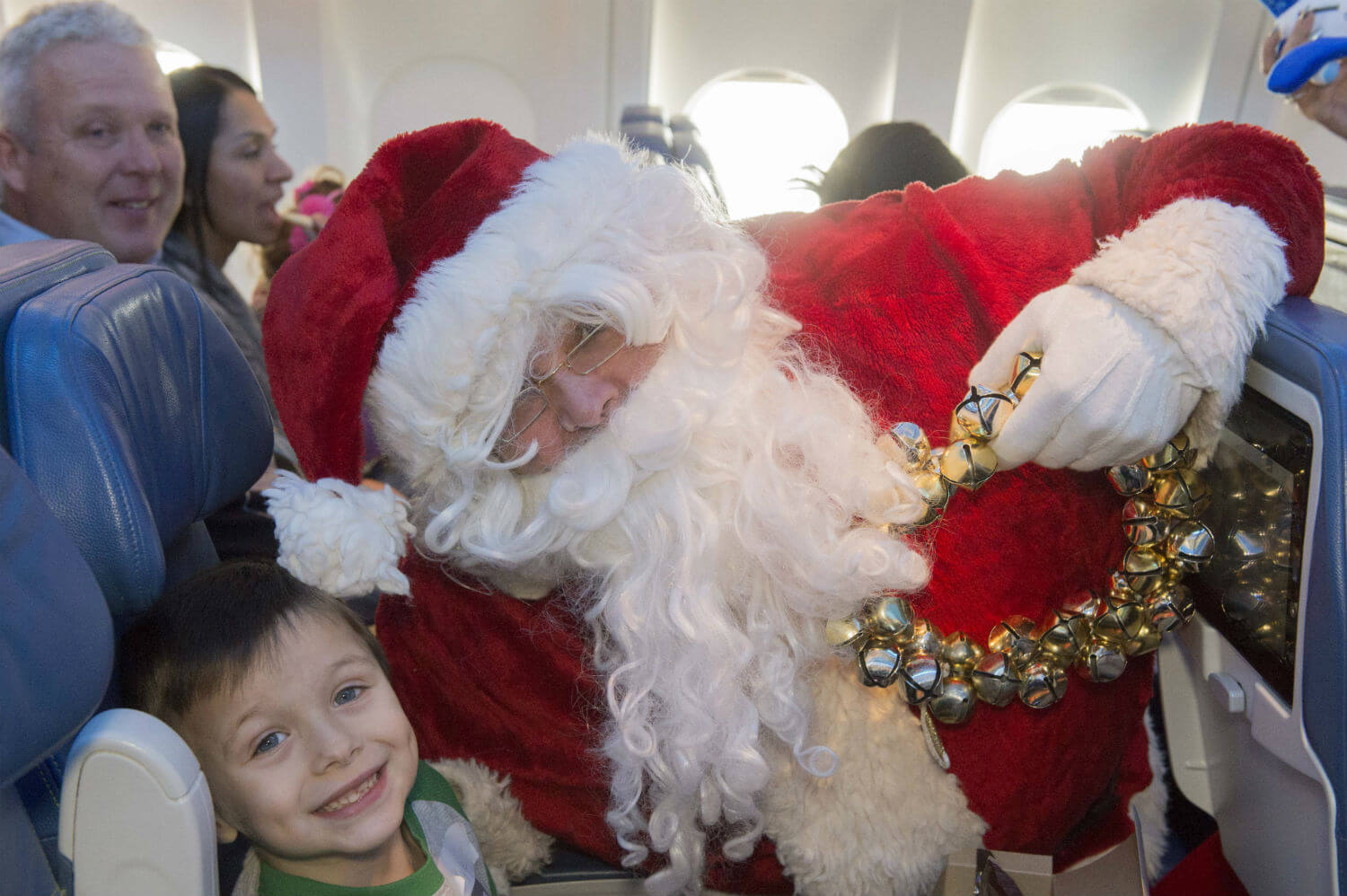 Minister Garneau clears Santa for Christmas Eve flight in Canadian ...